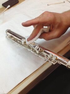 How To Clean A Tarnished Flute - Orelia Tune